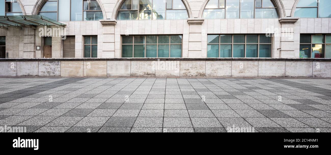 Modern street footpath hi-res stock photography and images - Alamy