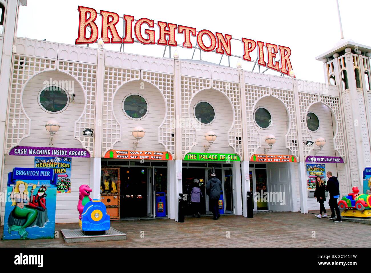 Amusement arcade brighton pier england hi-res stock photography and ...