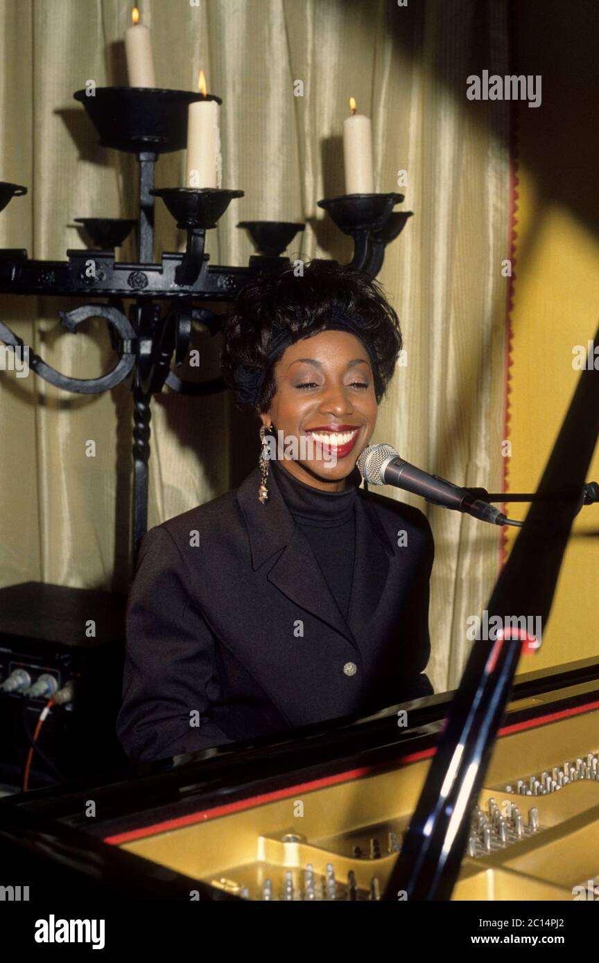 Oleta Adams at a showcase in Searcy's Bar. London, October 23, 1991 ...