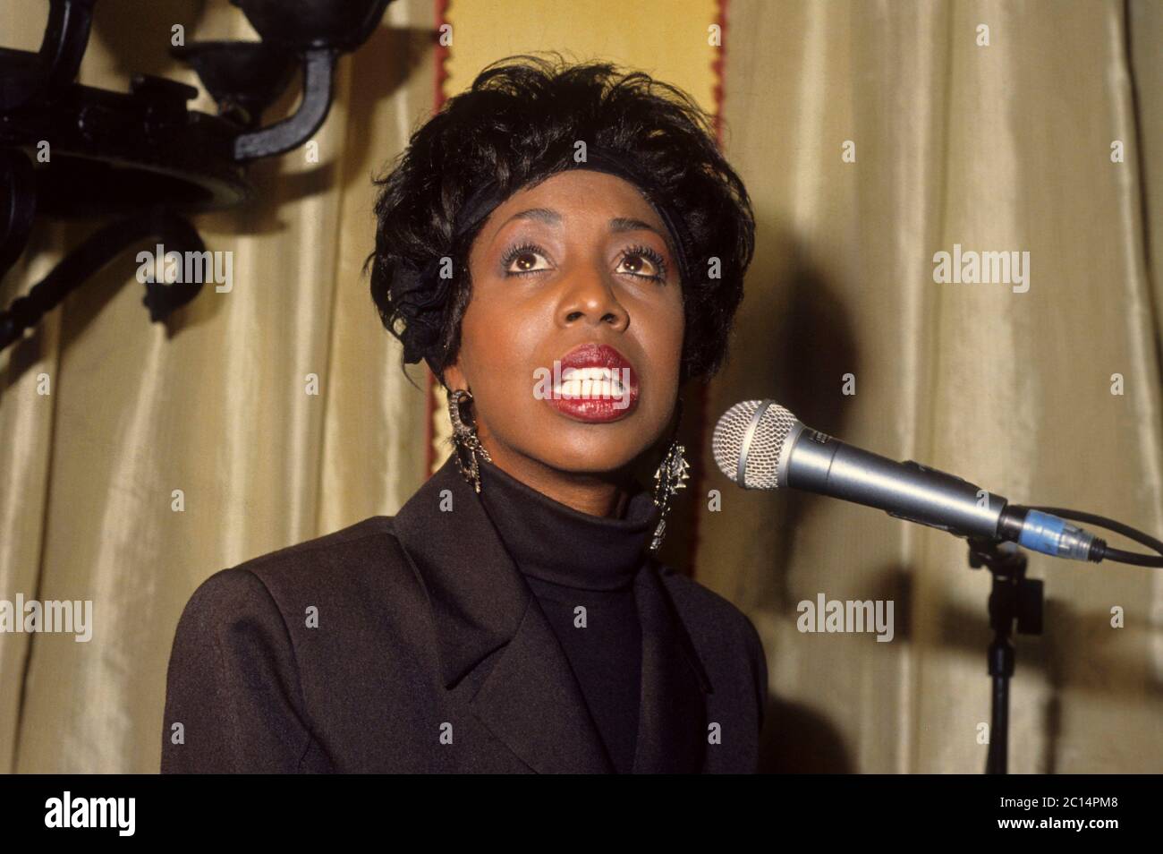 Singer oleta adams hi-res stock photography and images - Alamy