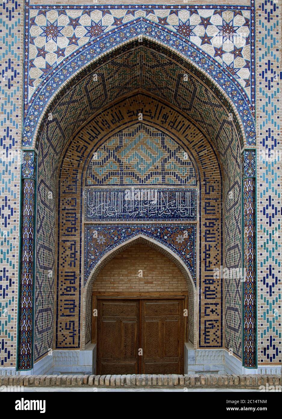 Gate of a mosque in Samarkand Stock Photo - Alamy