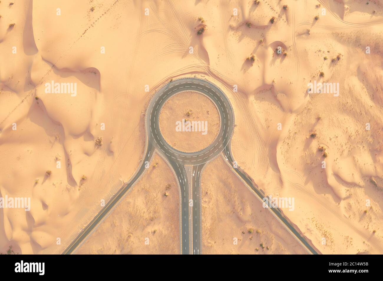 Dubai roundabout hi-res stock photography and images - Alamy