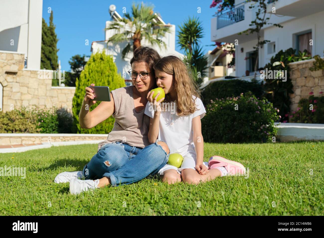 Mom Calling Phone Screen High Resolution Stock Photography and Images ...