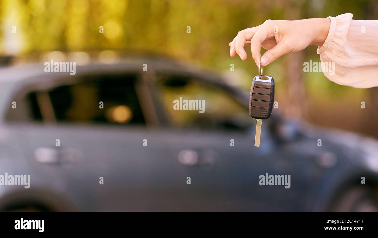 Key handover door hi-res stock photography and images - Alamy