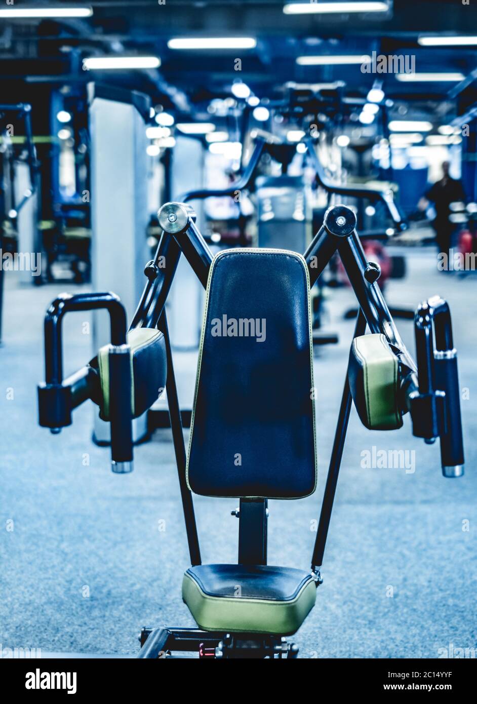 Fitness and bodybuilder machine for shoulders in gym Stock Photo - Alamy