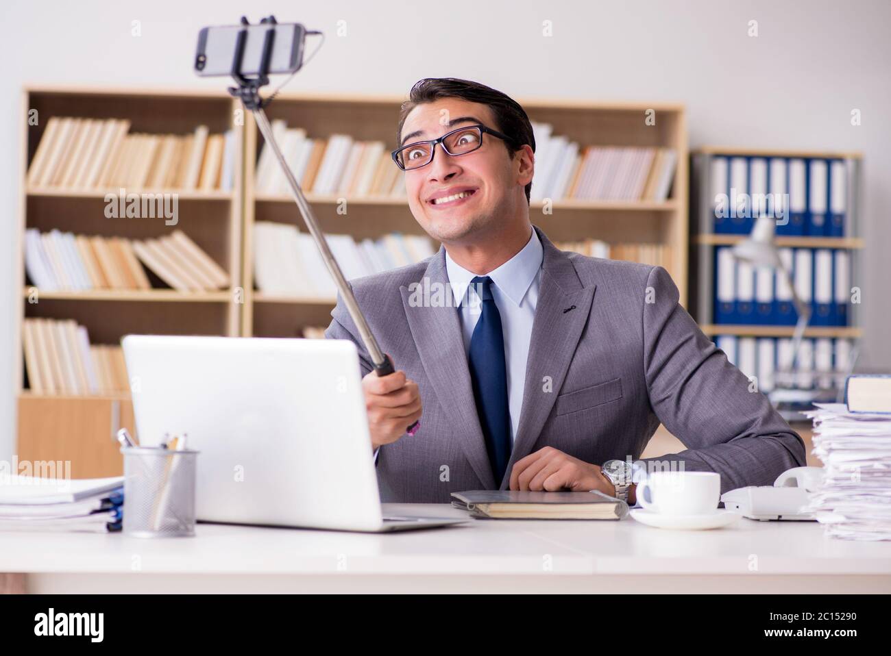 Stick selfie computer hi-res stock photography and images - Alamy