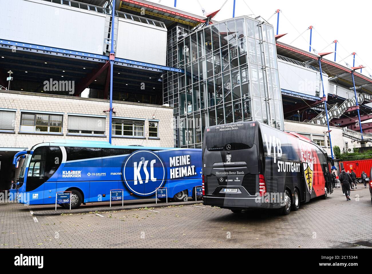 Football team buses hi-res stock photography and images - Alamy