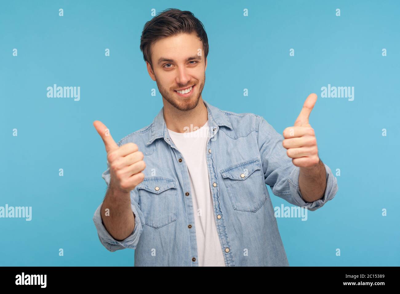 Well done, excellent job! Portrait of smiling satisfied man in worker ...