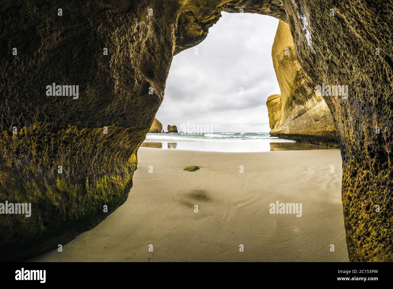 Tunnel beach hi-res stock photography and images - Alamy
