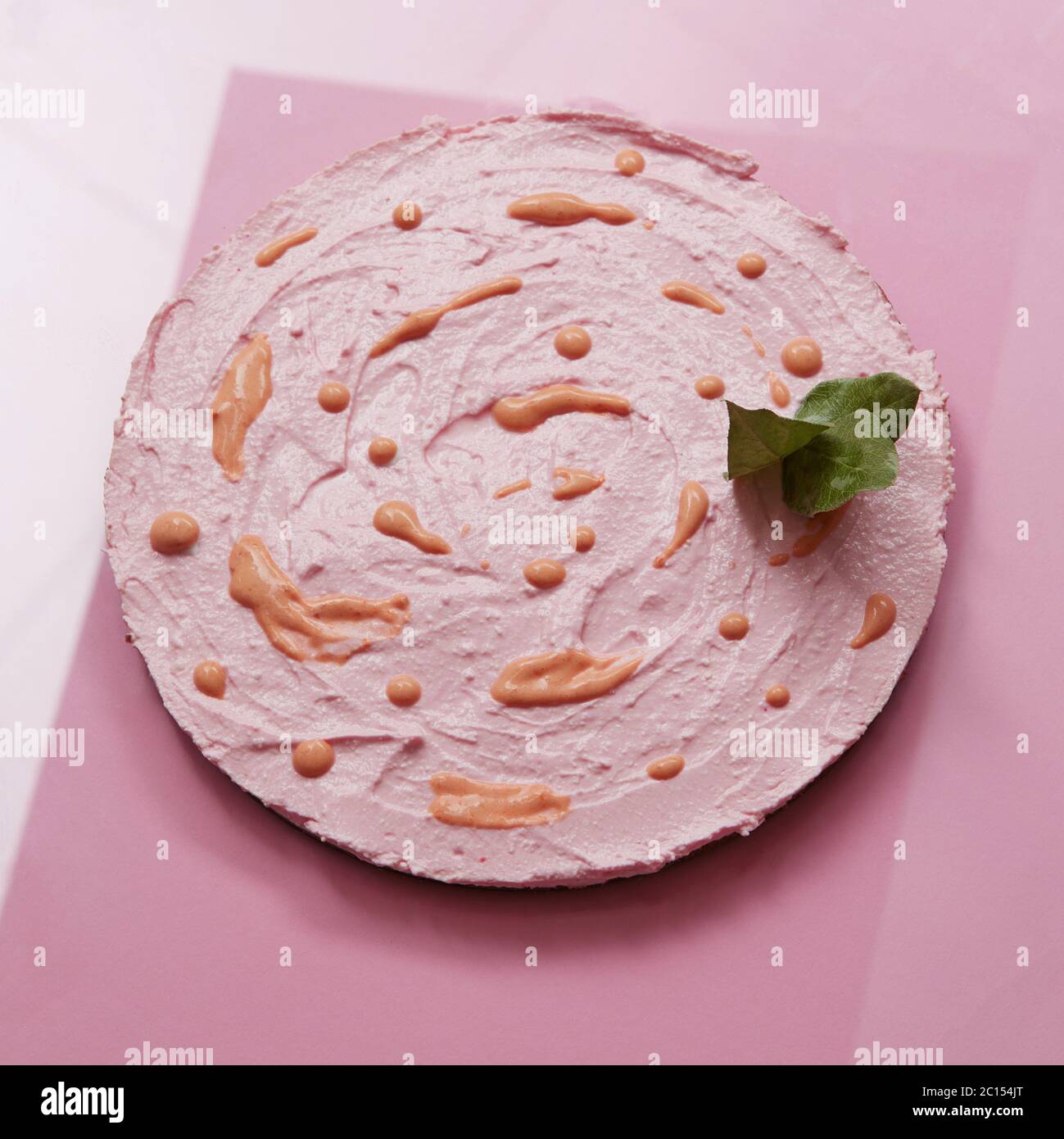 Pink cake hi-res stock photography and images - Alamy