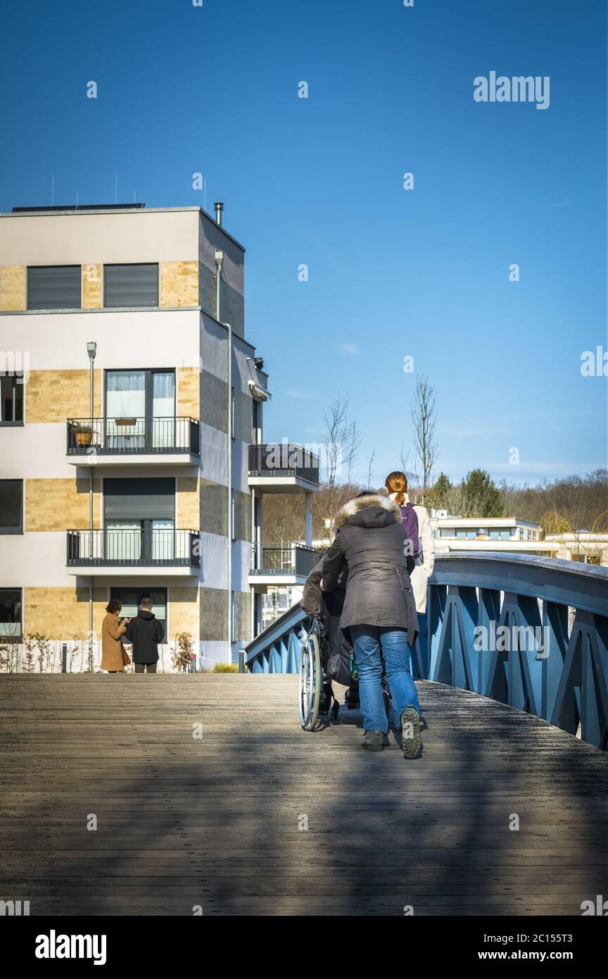 Private path hi-res stock photography and images - Alamy