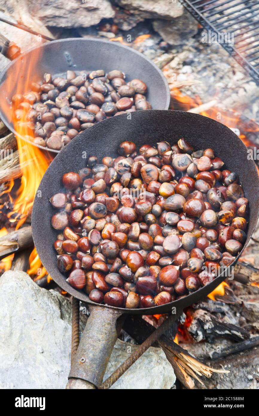 Chestnut grill hi-res stock photography and images - Alamy