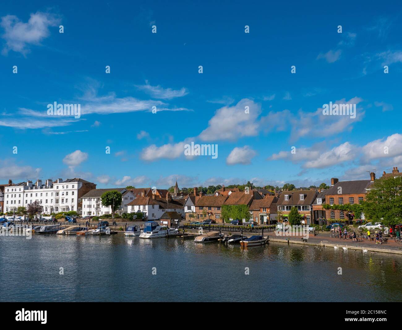 Summer on the thames river hi-res stock photography and images - Alamy