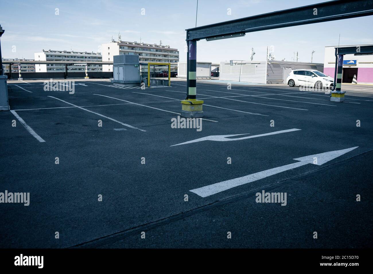 Shoping closed hi-res stock photography and images - Alamy