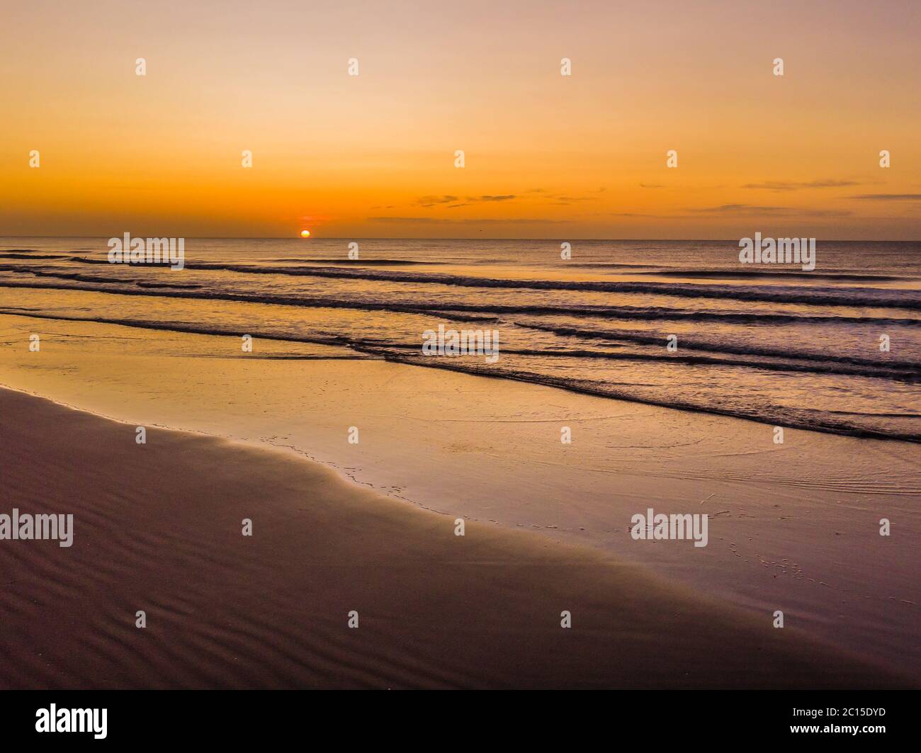 Beach scene high resolution hi-res stock photography and images - Alamy