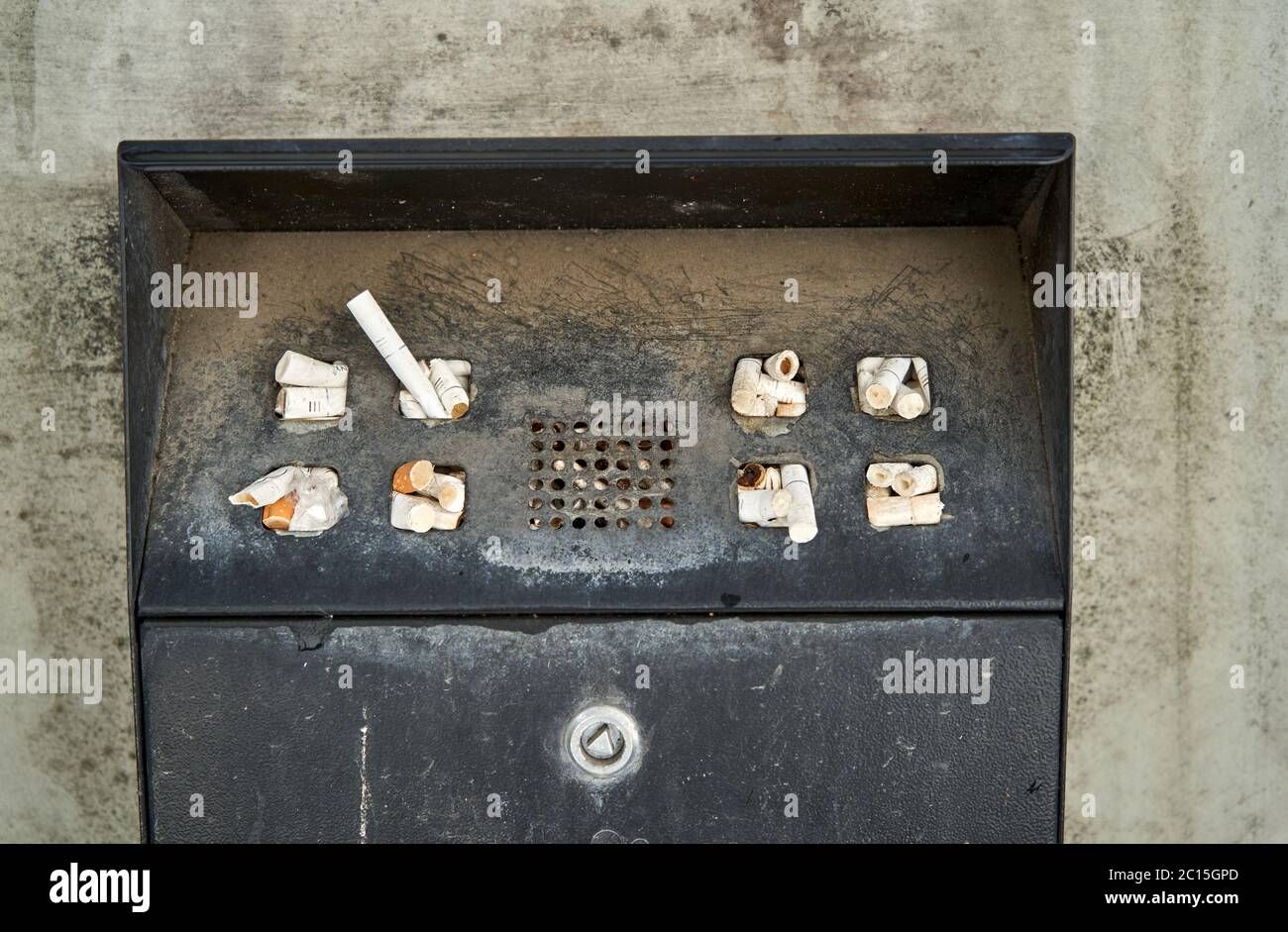 Metal recycle bin hi-res stock photography and images - Alamy