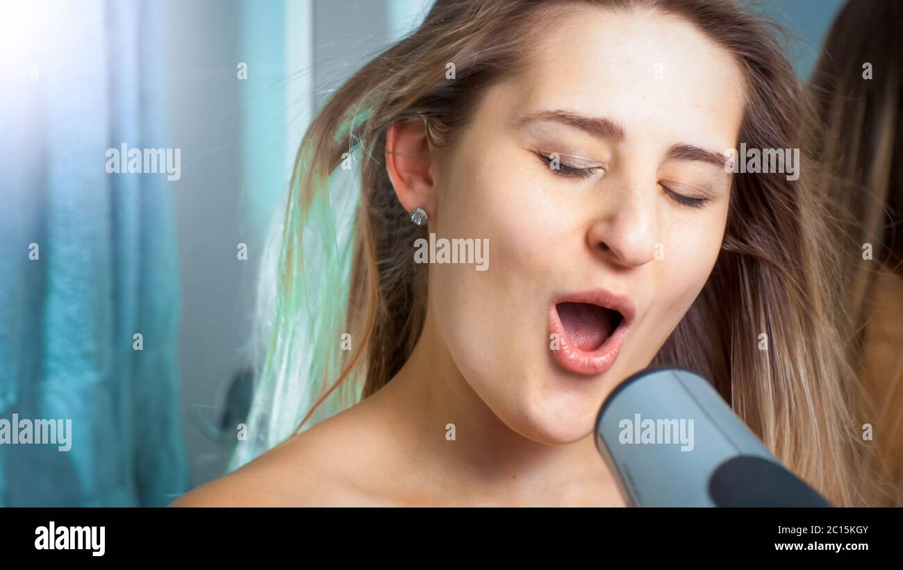 Woman sing shower hi-res stock photography and images - Alamy