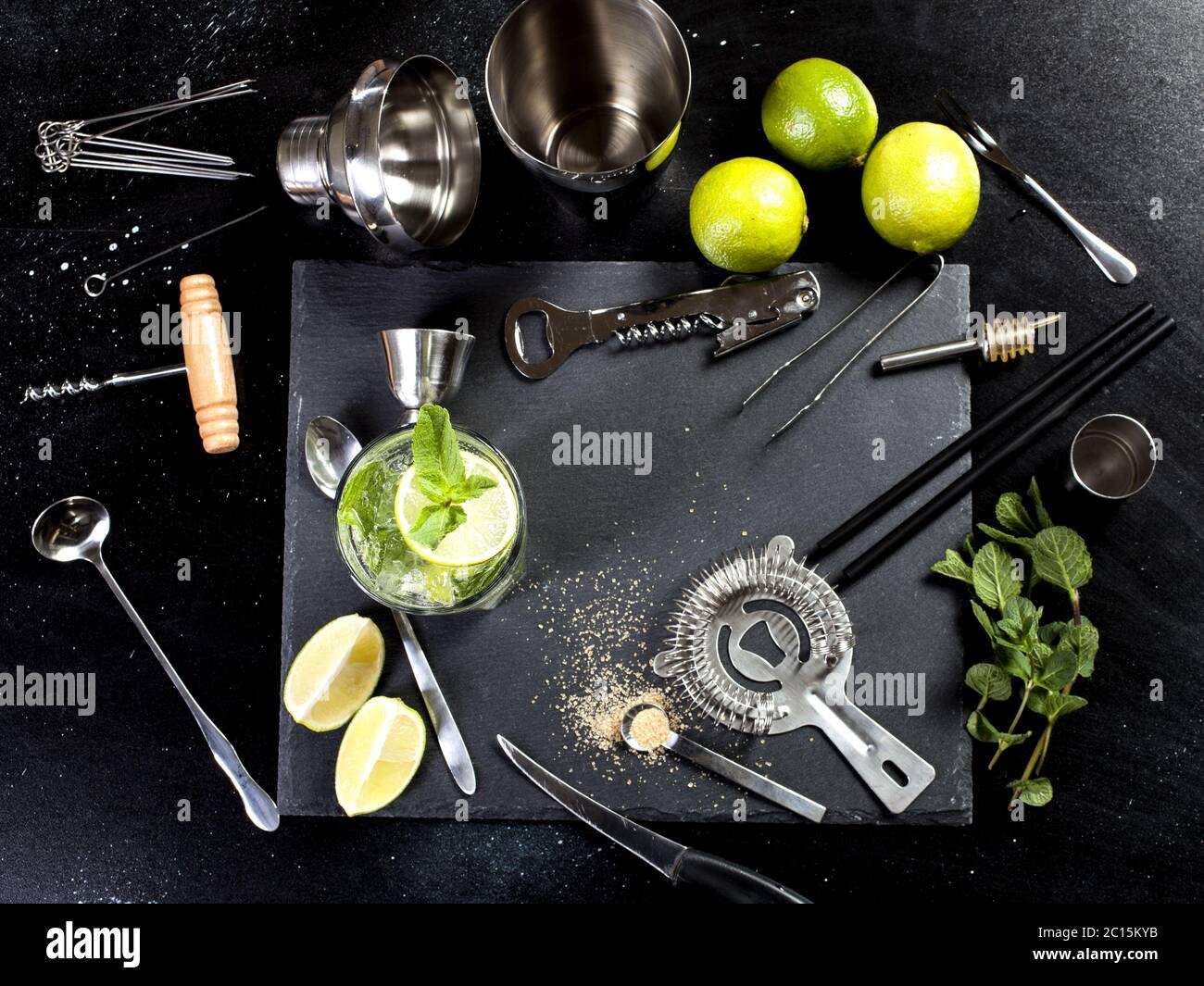 Cocktail making hi-res stock photography and images - Alamy