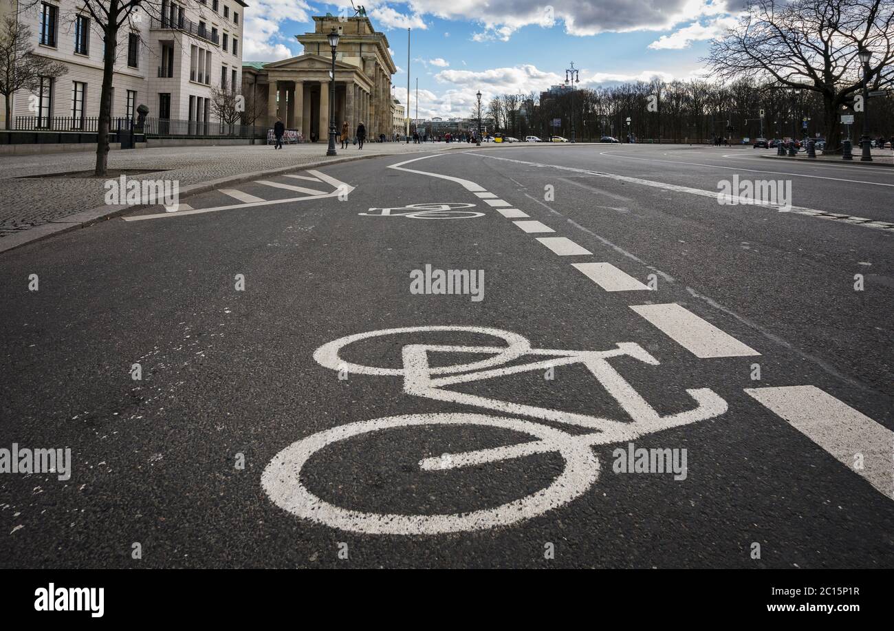 Cycle berlin hi-res stock photography and images - Alamy
