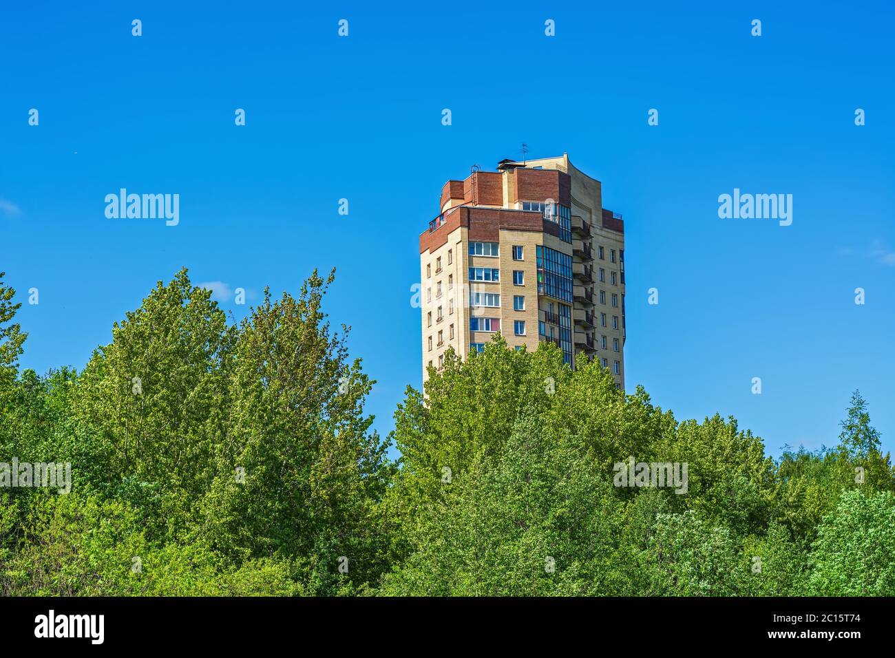 Red brick high rise building hi-res stock photography and images - Alamy