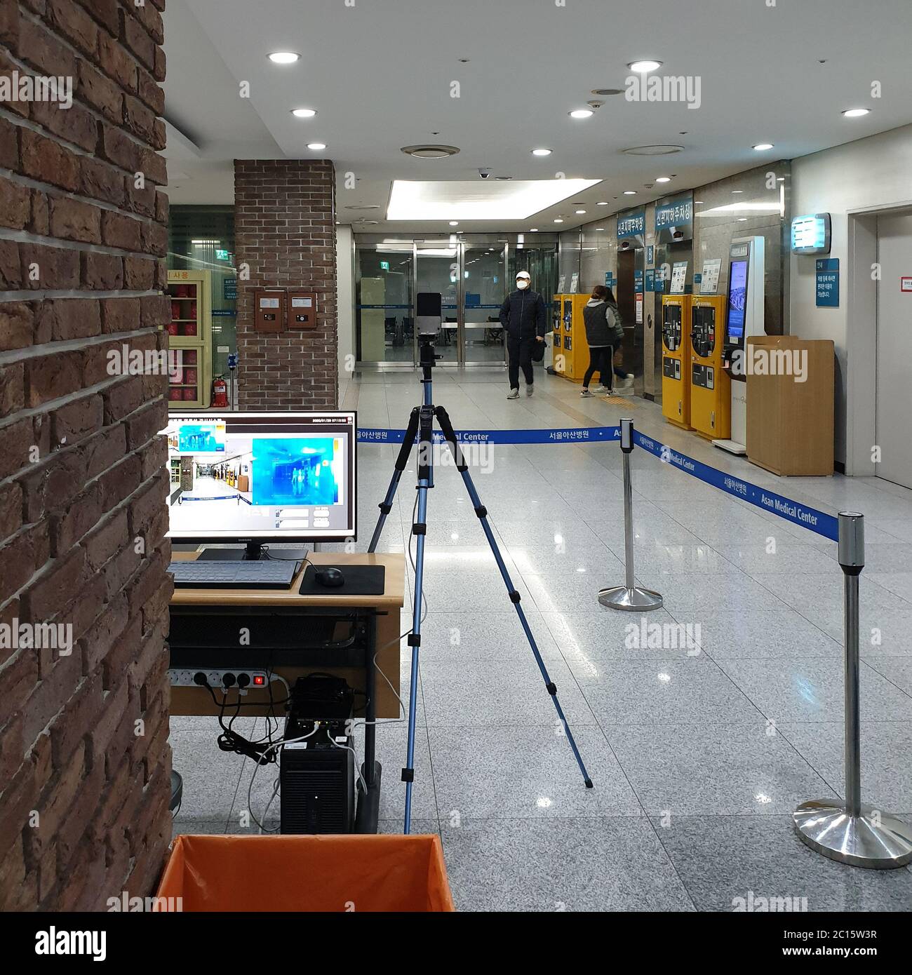 Fever detecting camera hi-res stock photography and images - Alamy