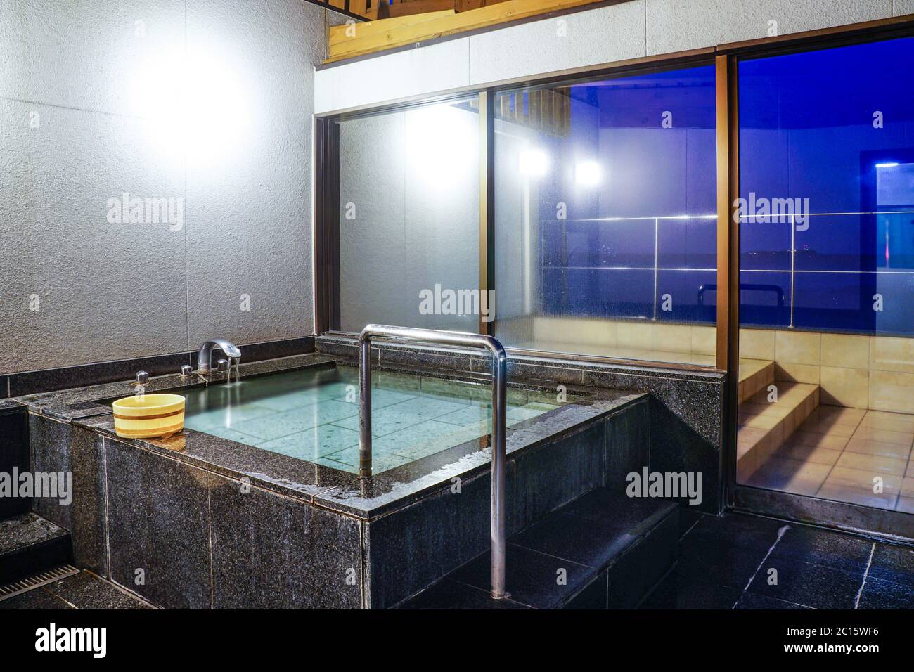 Indoor Japanese hot springs bath (onsen Stock Photo - Alamy