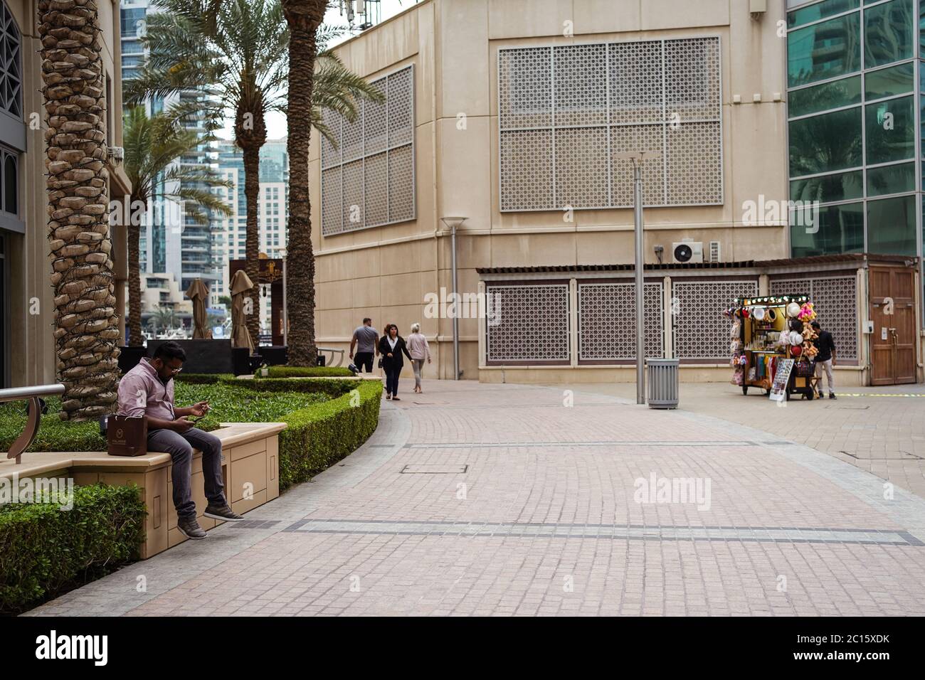 Local man dubai hi-res stock photography and images - Alamy