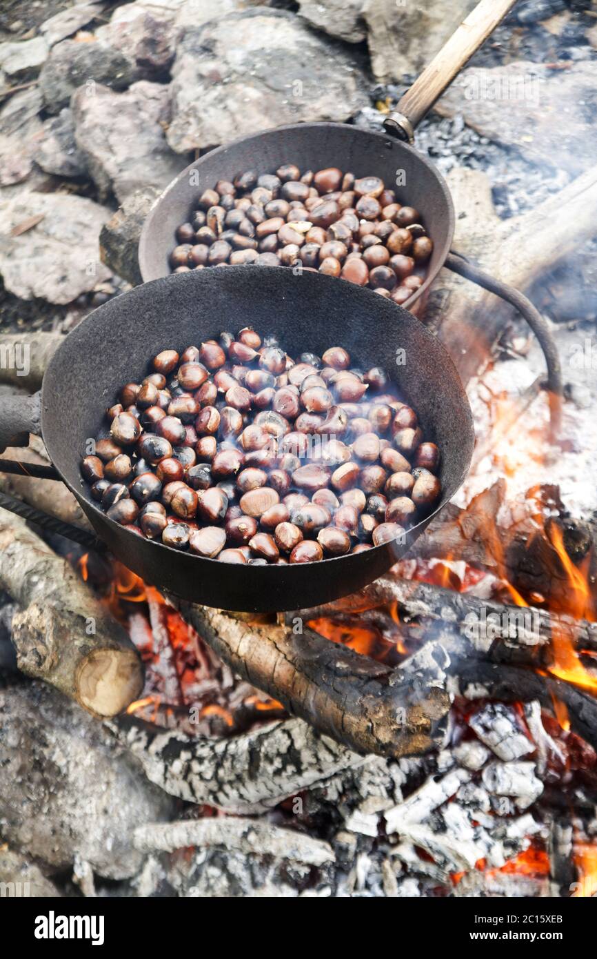 Toasted chestnuts hi-res stock photography and images - Alamy