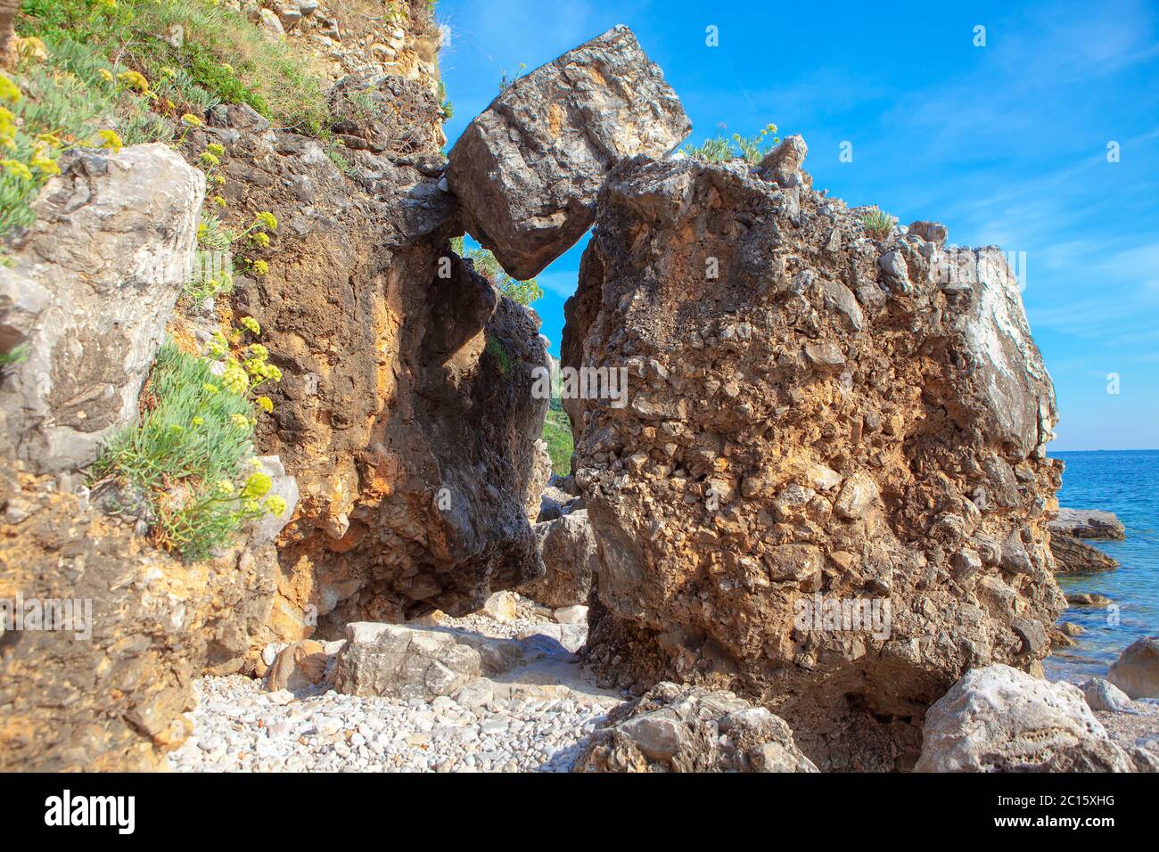 Cliff ocean rockfall hi-res stock photography and images - Alamy