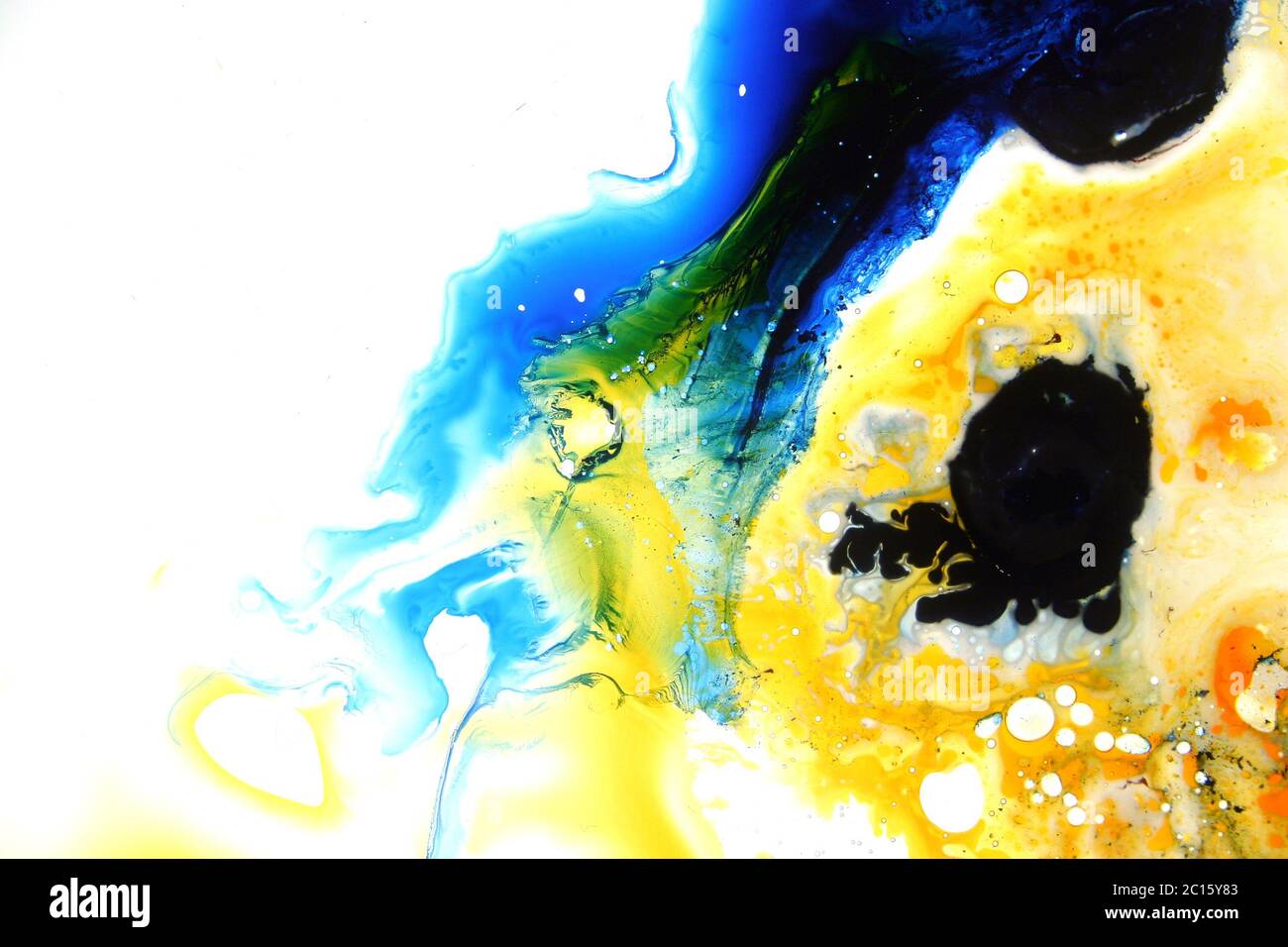 Fluid pigment paint water splash hi-res stock photography and images ...