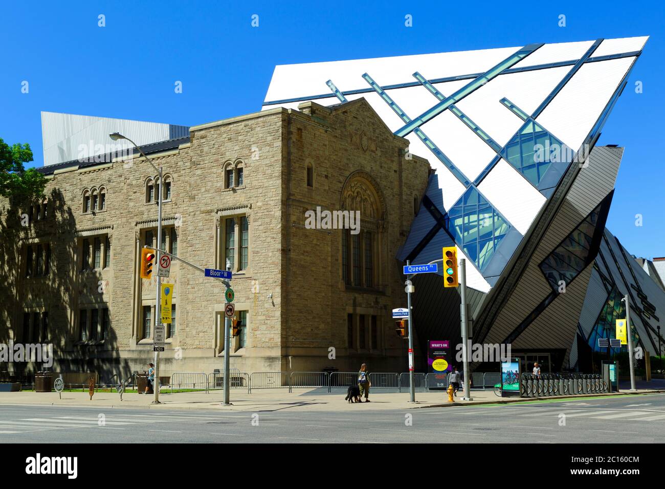 Royal ontario museum in city hi-res stock photography and images - Alamy