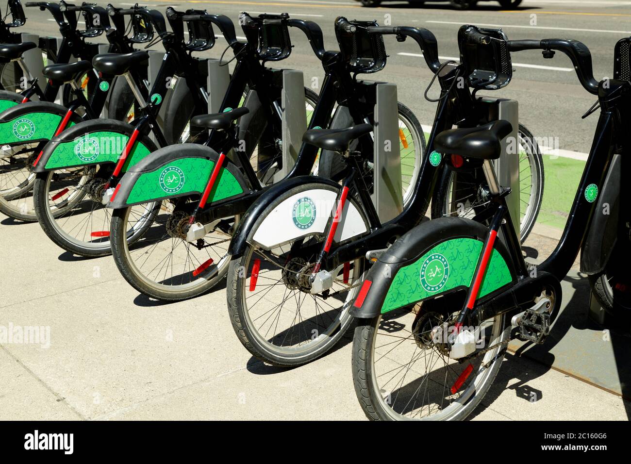 Share the road with bicycles hi-res stock photography and images - Alamy