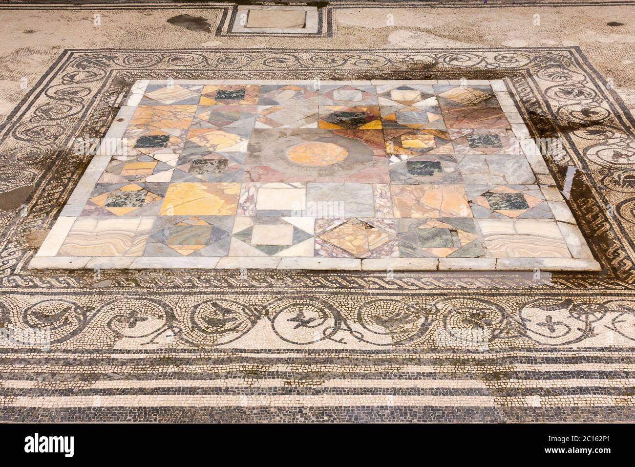Pompeii garden mosaic hi-res stock photography and images - Alamy