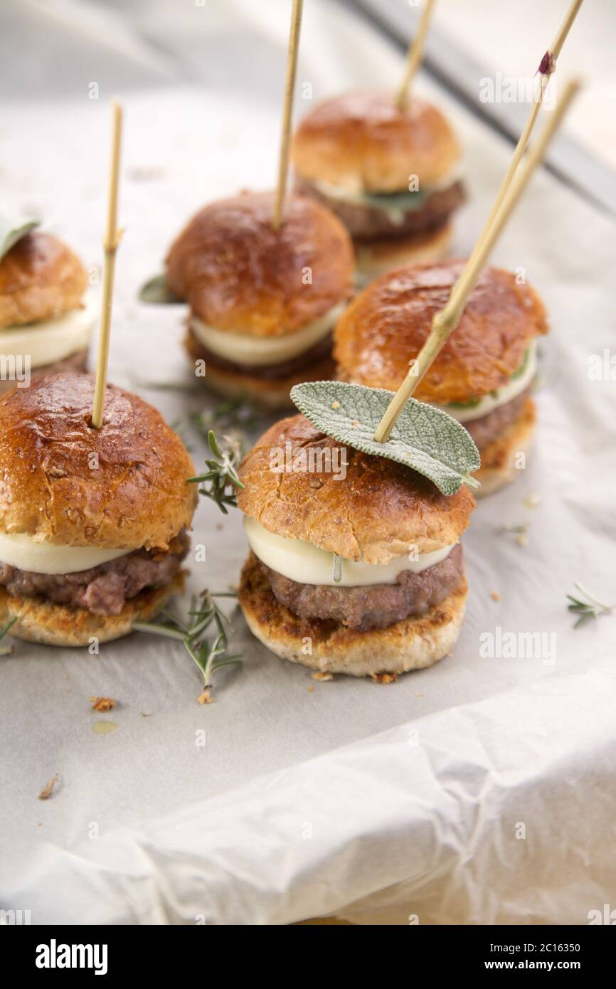 Mini burgers hi-res stock photography and images - Alamy