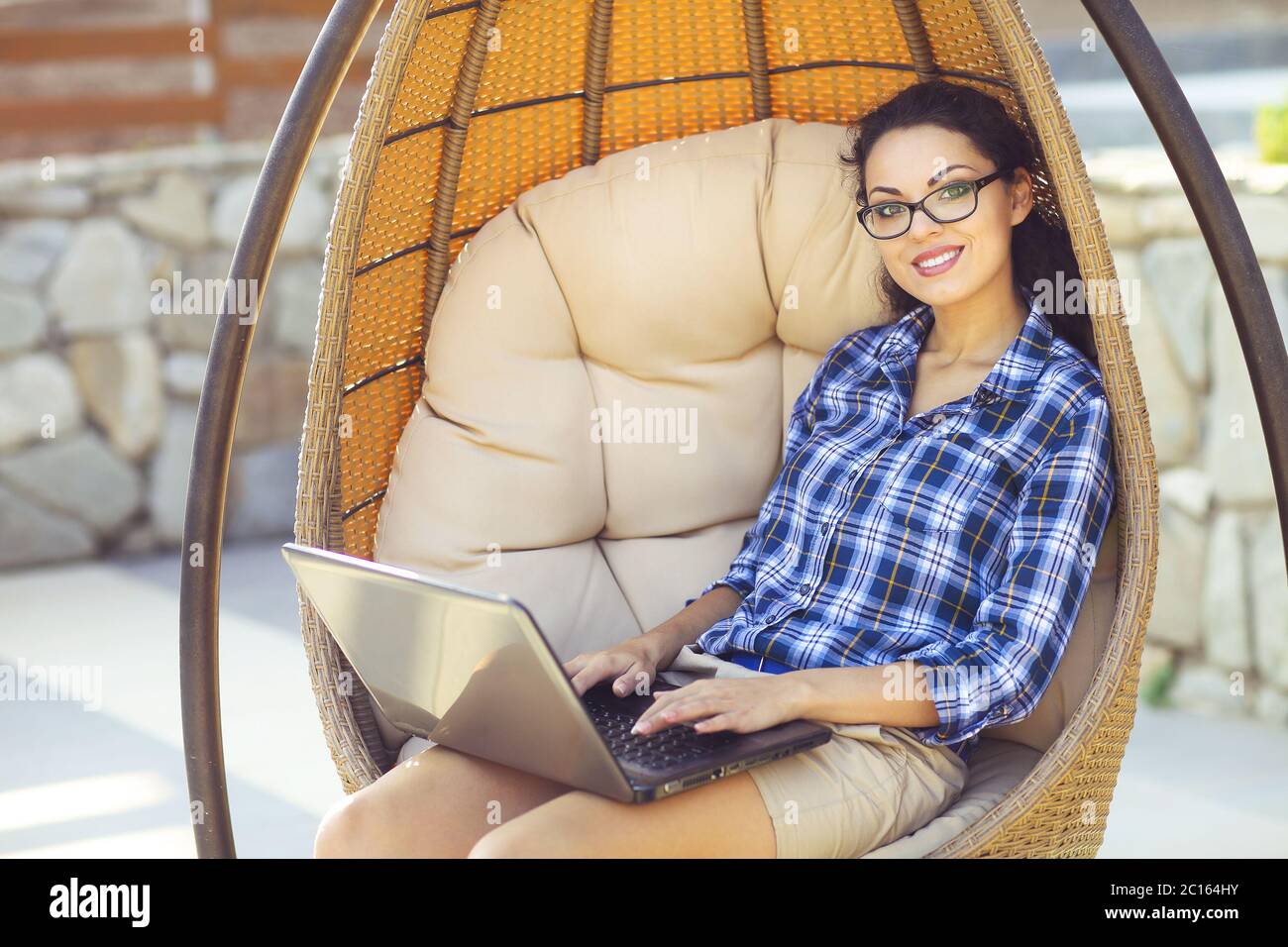 Working at computer outdoors hi-res stock photography and images - Alamy