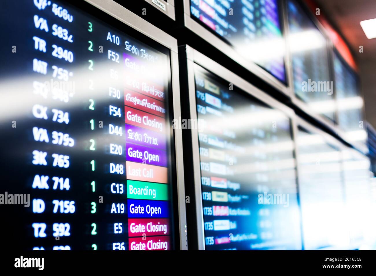 Flight information screen in airport hi-res stock photography and ...