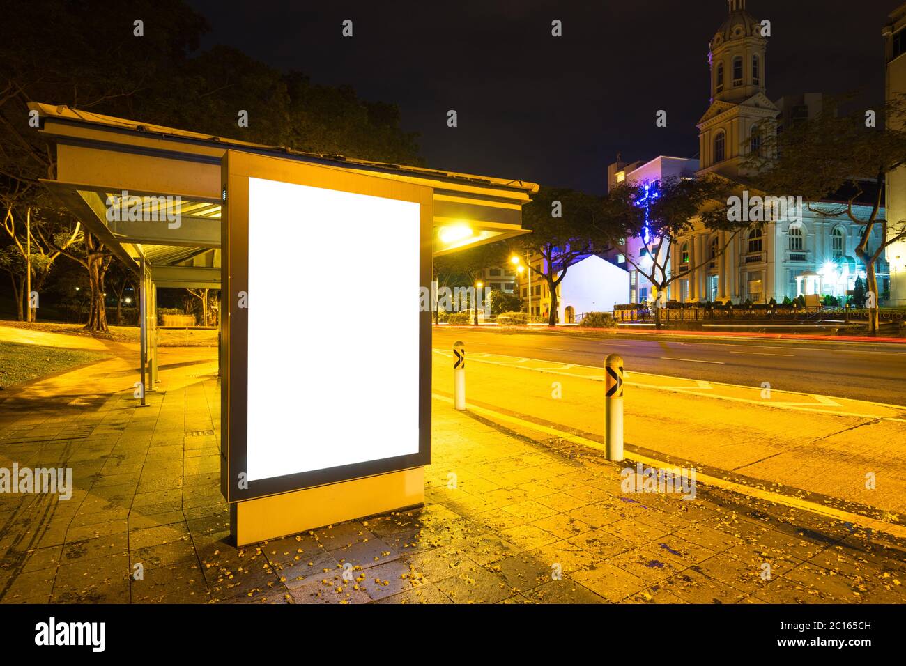 Emtpy bus hi-res stock photography and images - Alamy