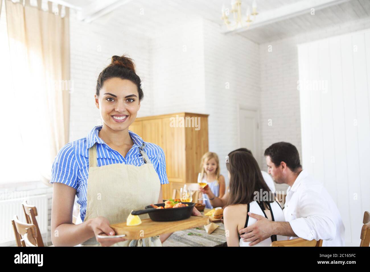 Table dining room waitress hi-res stock photography and images - Alamy