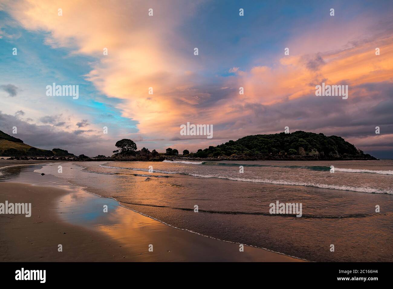 Mount maunganui sunset hi-res stock photography and images - Alamy