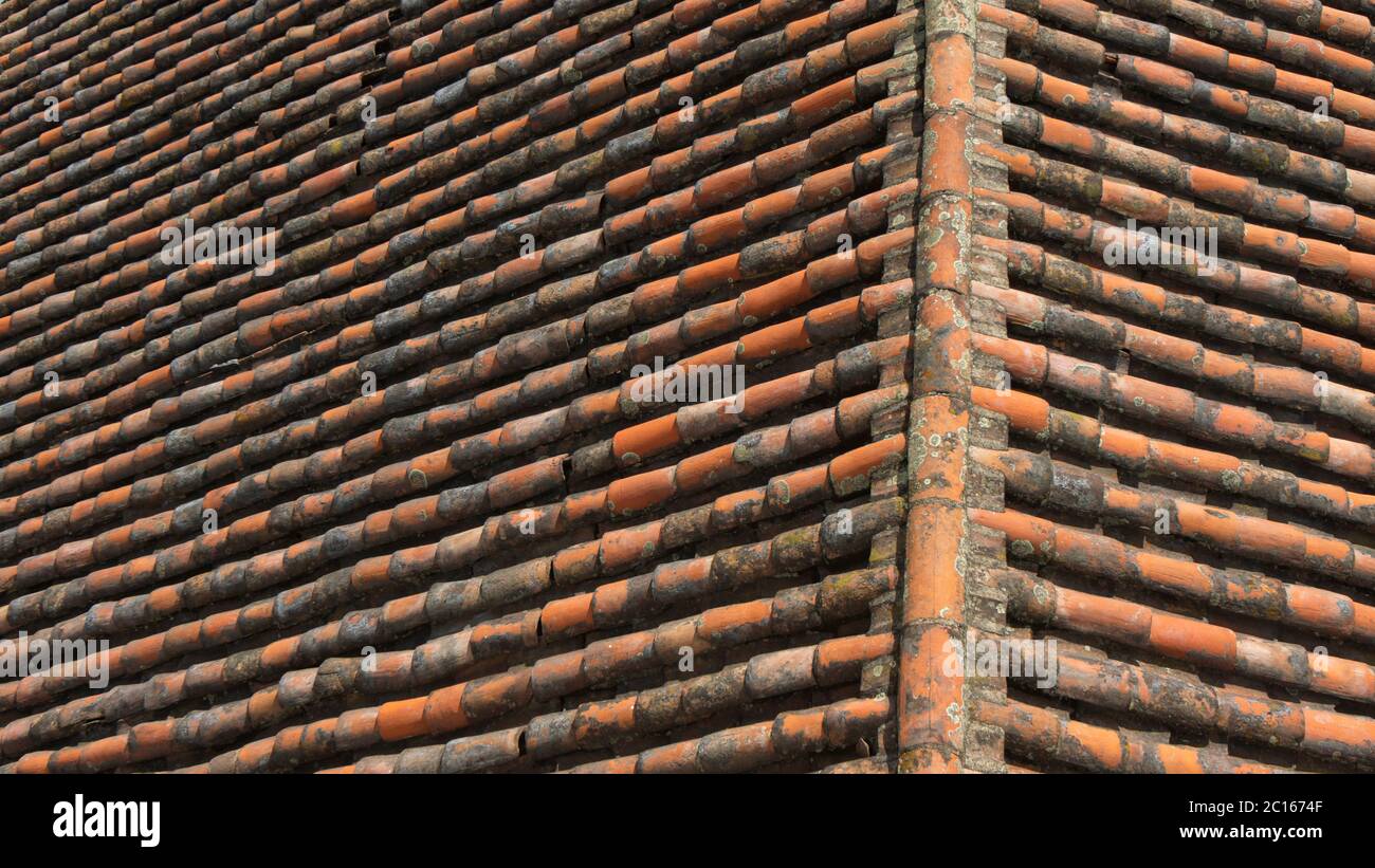 Clay tile roofing tile hi-res stock photography and images - Alamy
