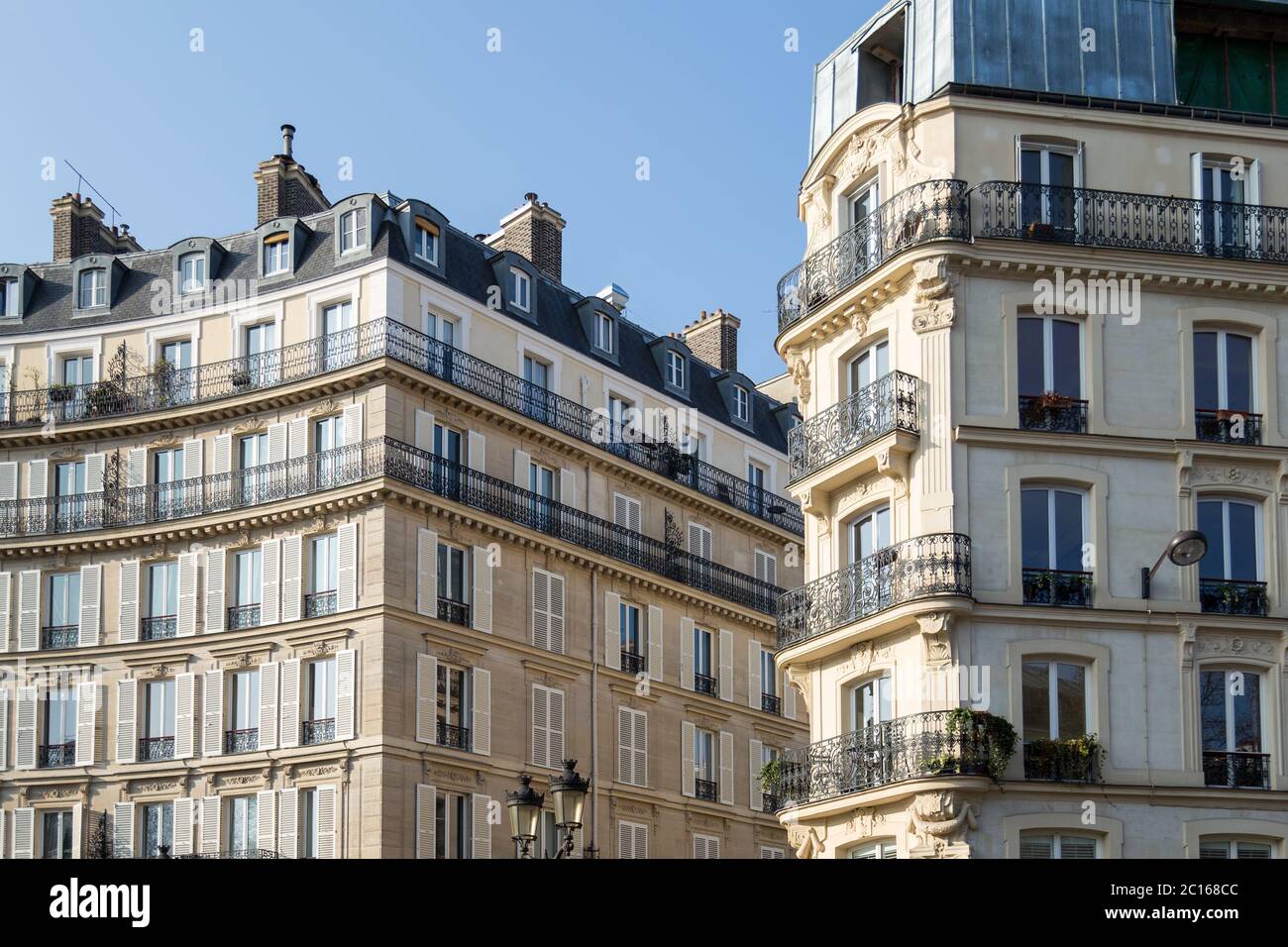 Typical Haussmann building in Paris Stock Photo - Alamy