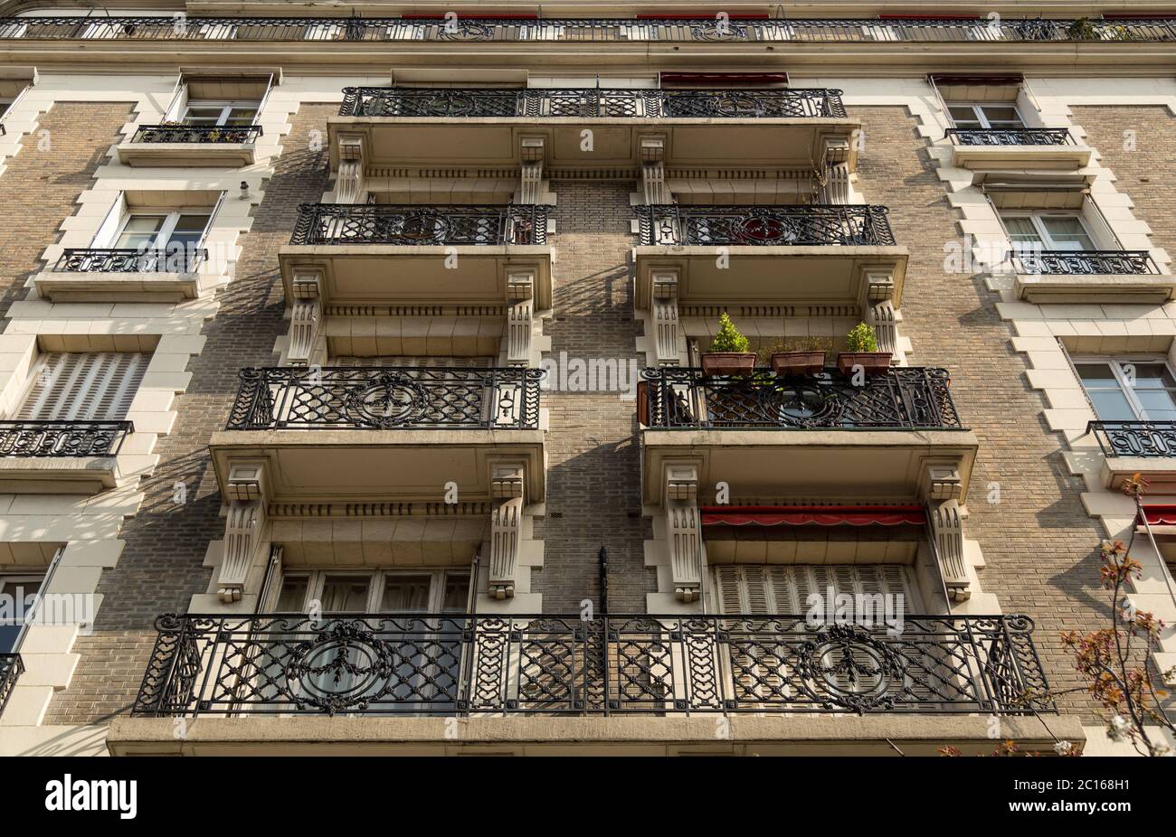 Paris typical building boulevard hi-res stock photography and images ...