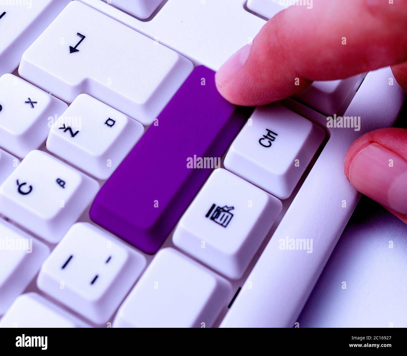 White Pc Keyboard With Empty Note Paper Above White Key Copy Space ...