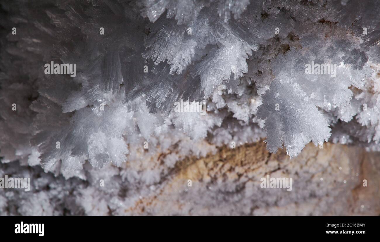 Cave crystals interior hi-res stock photography and images - Alamy