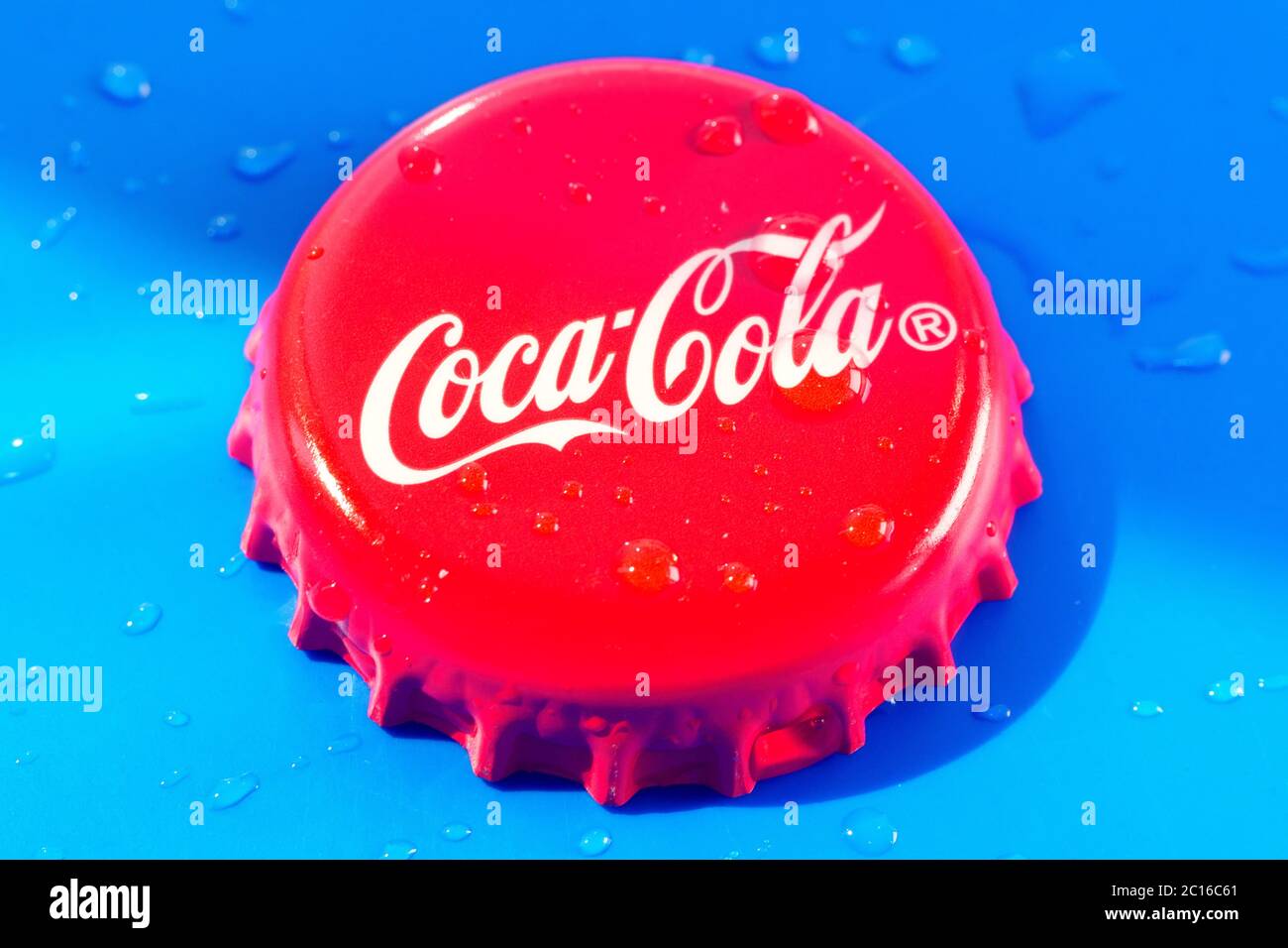 Coca cola can splash hi-res stock photography and images - Alamy