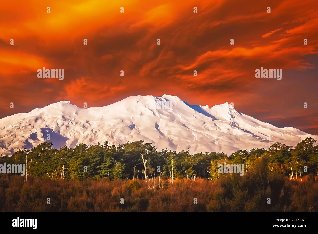 Mount Ruapehu volcano Stock Photo - Alamy
