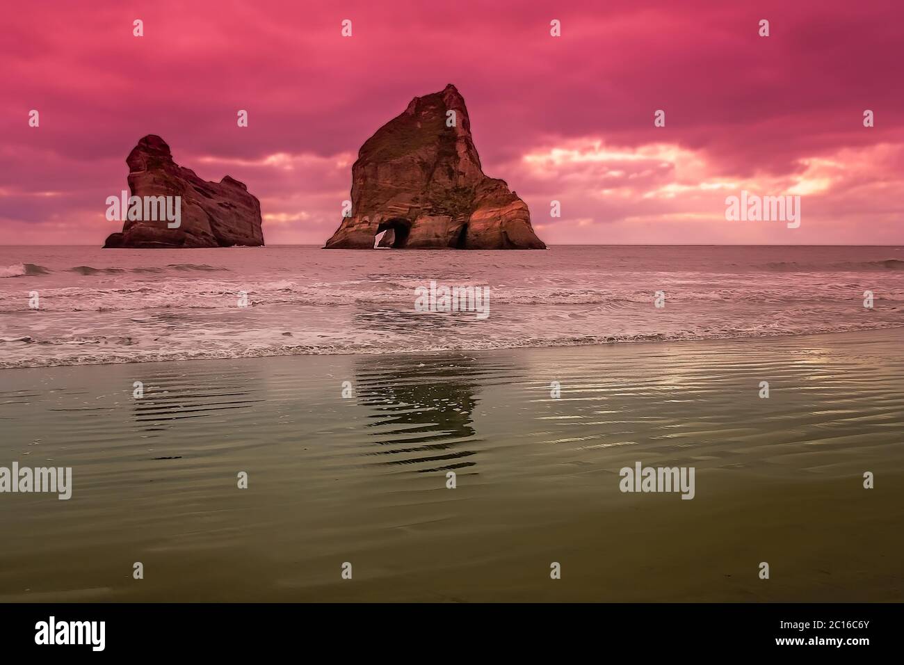 Archway islands hi-res stock photography and images - Alamy