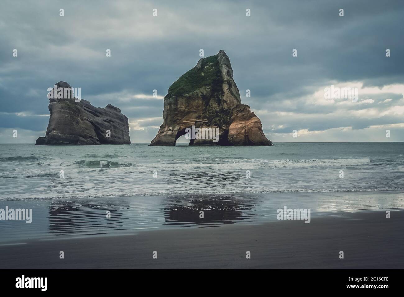Archway islands sunrise wharariki hi-res stock photography and images ...