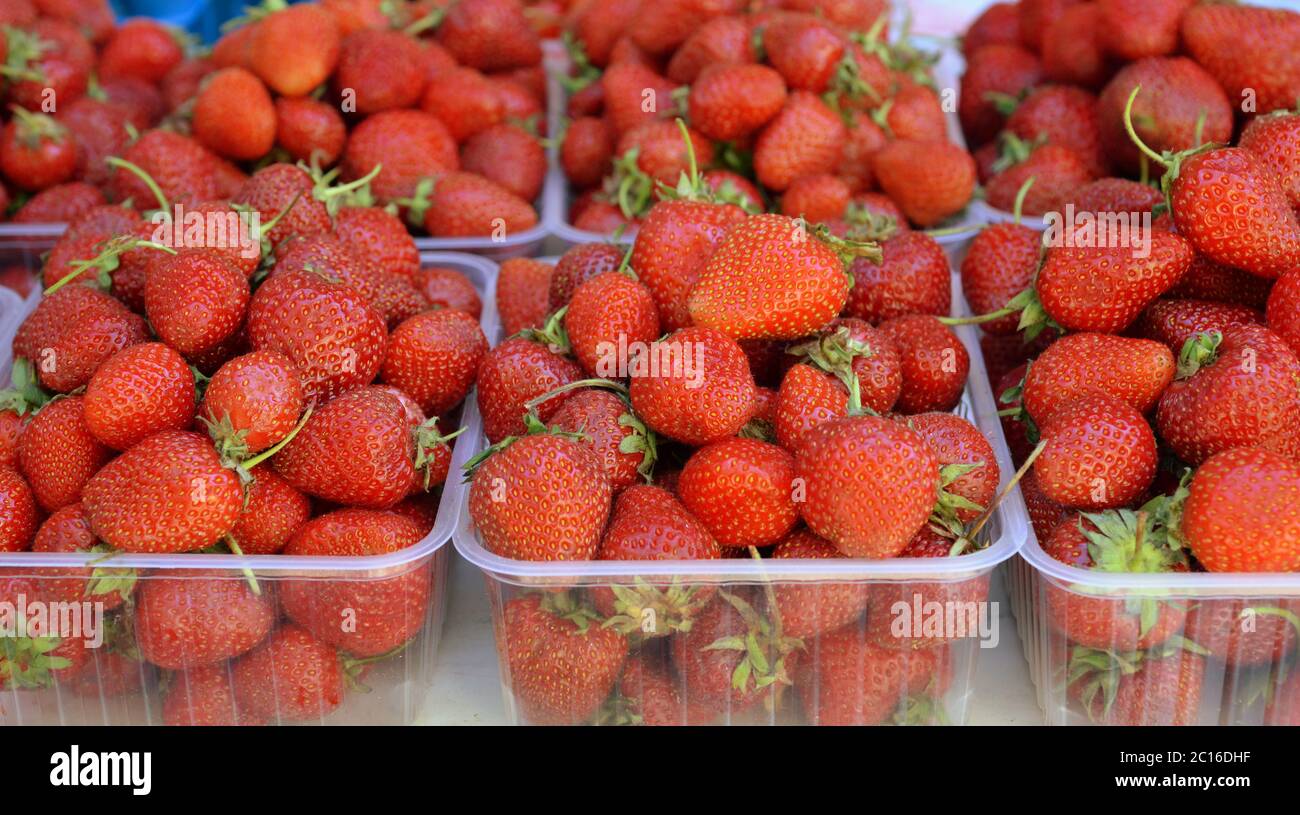 Fresh ripe strawberry on a market counter at summer Stock Photo - Alamy