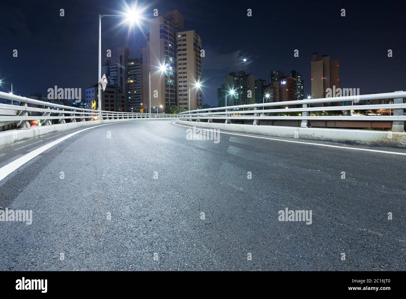 empty road in midtown of modern city Stock Photo - Alamy